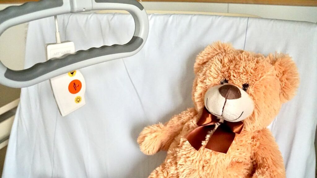 The Hospitalized Child: Vital insights and 12 social work CEUs - Hanna ...